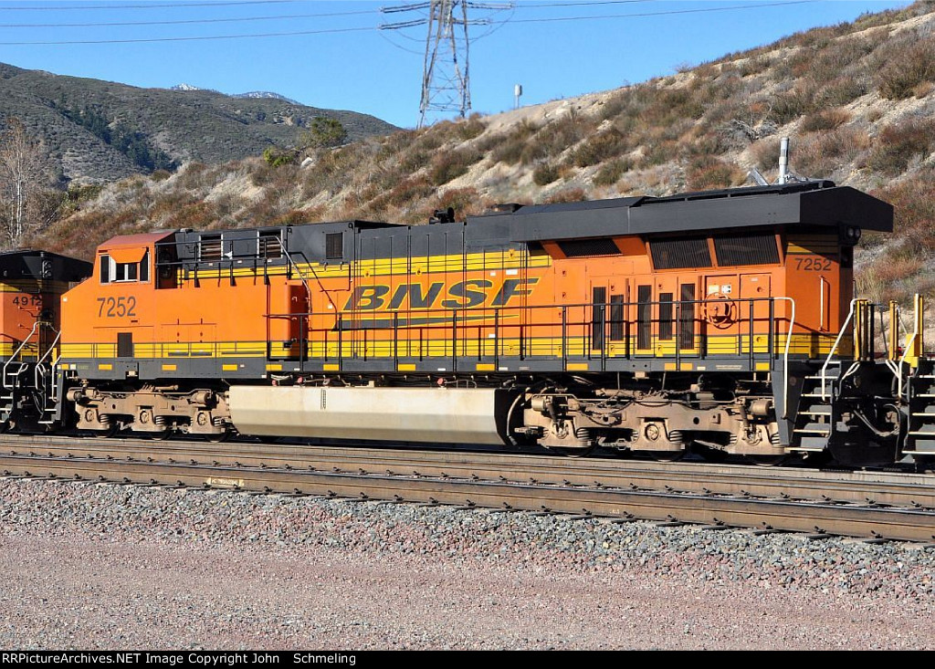 BNSF 7252